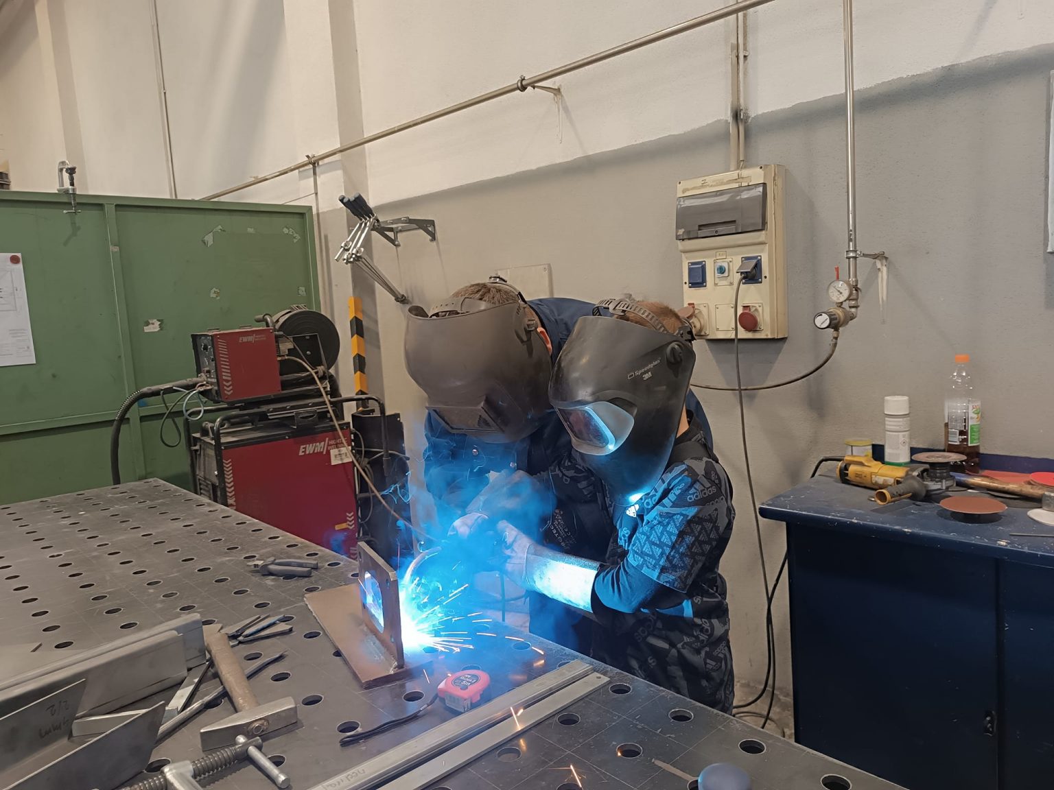 Učenici IV razreda OŠ Harmani II posjetili proizvodnju ČJ doo Bihać